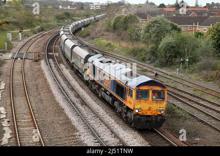 GB Railfreight Class 66 - 66733 powers past DIRFT Stock Photo - Alamy