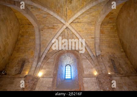 A room inside Castel del Monte, Apulia Stock Photo - Alamy