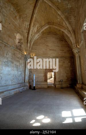 A room inside Castel del Monte, Apulia Stock Photo - Alamy