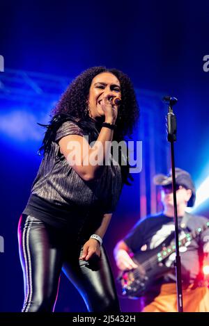 Singer Melissa Weekes of Doctor and the Medics band performing at a ...