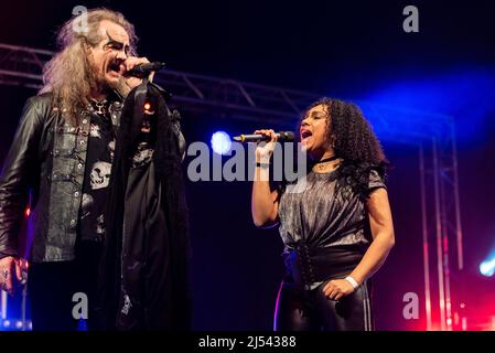 Singer Melissa Weekes of Doctor and the Medics band performing at a ...