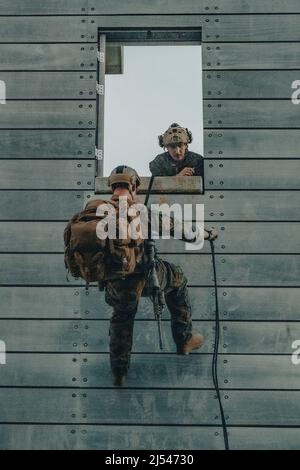 U.S. Reconaissance Marines with Maritime Raid Force (MRF), 31st Marine ...