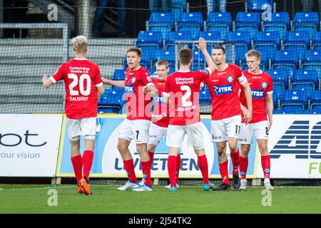 Randers, Denmark. 19th Apr, 2022. The players from the two teams greet ...