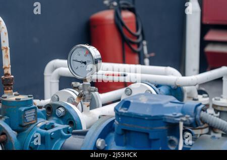 Manometer to control temperature in tank truck Stock Photo - Alamy