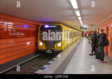 U5, Frankfurter Allee underground station, Friedrichshain, Berlin ...