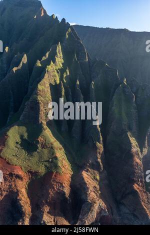 The Cathedral Cliffs of the Na Pali Coast of Kauai Stock Photo - Alamy