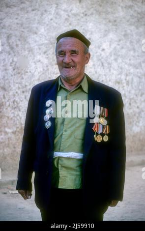 Soldier wearing medals Stock Photo - Alamy