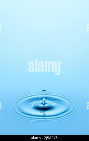 rebound of a water drop Stock Photo - Alamy
