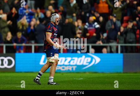 Bristol Bears' Fitz Harding celebrates with team-mates after scoring a ...