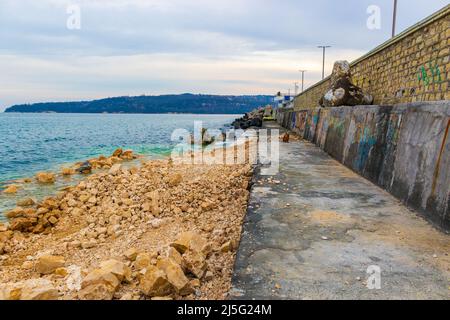 Reconstruction of the breakwater of Varna Port Bulgaria Stock Photo - Alamy