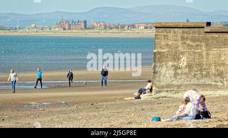 Prestwick, Scotland, UK 23rd April, 2022. UK Weather: : Warm weather ...