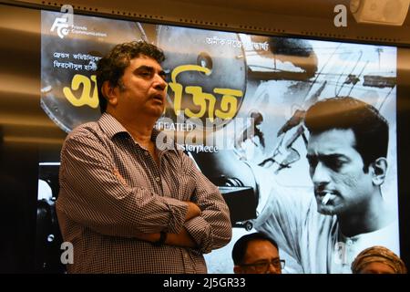 PATHER PANCHALI 1955 film directed by Satyajit Ray with Subir Bannerjee ...
