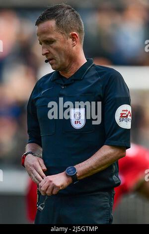referee David Webb, during the game Stock Photo - Alamy
