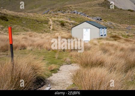Relax Hut, Pinchgut track, Mount Robert, Nelson Lakes National Park ...