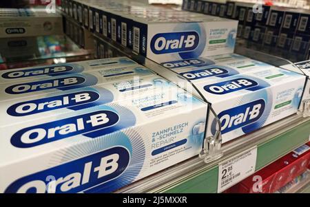 Oral-B toothpaste seen on a shelf at a store Stock Photo - Alamy