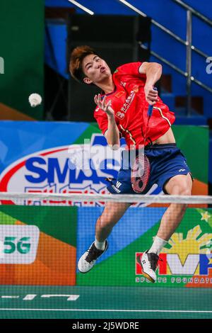 Manila. 26th Apr, 2022. Phone Pyae Naing (R) of Myanmar competes during ...