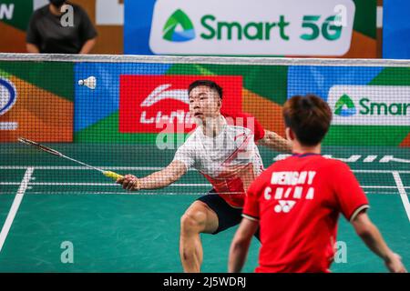 Manila. 26th Apr, 2022. Phone Pyae Naing (R) of Myanmar competes during ...