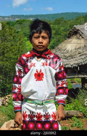 Huichol indigenous Mexican woman and Child Stock Photo - Alamy
