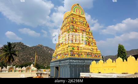 Hindu Temple entrance with the Dwaja Stambha (Flagstaff), Mysore Palace ...