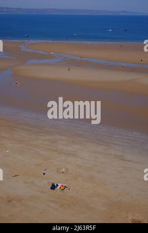 UK weather: Sunny weather in Tenby, Pembrokeshire, West Wales, as ...