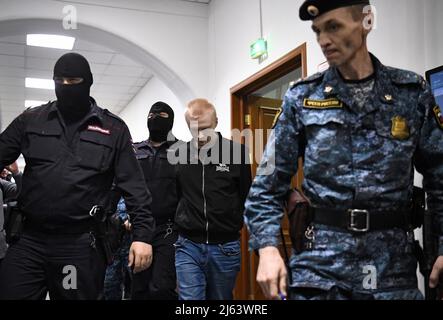 Consideration of the investigator's petition for a measure of restraint ...