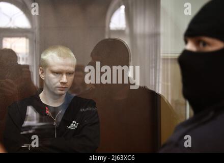 Consideration of the investigator's petition for a measure of restraint ...