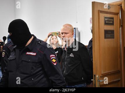 Consideration of the investigator's petition for a measure of restraint ...