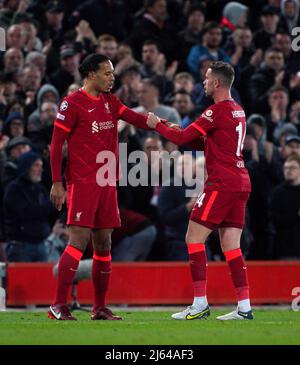 Virgil Van Dijk (4 Liverpool) Passes the ball during the Premier League ...
