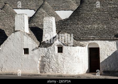 Casa Lippolis, 18th Century Trulli house, Alberobello, Puglia, Italy ...