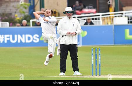 Aaron Beard in bowling action for Essex during Essex CCC vs Durham MCCU ...