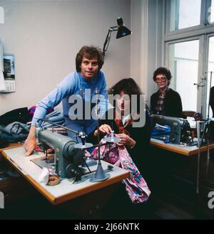 Homestory mit Schlagersänger Tony Holiday, der auch als Modedesigner ...