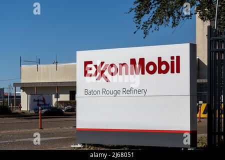 The Exxon Mobil Baton Rouge Refinery complex is seen in this aerial ...