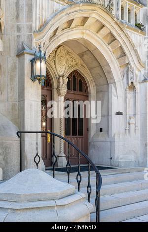 Agnes Scott College campus entrance arch along South Candler Street in ...