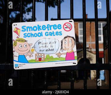 Smoke free school gates sign, Coventry, UK Stock Photo - Alamy