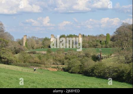 Viaduct Pillars Hook Norton Oxfordshire Stock Photo - Alamy