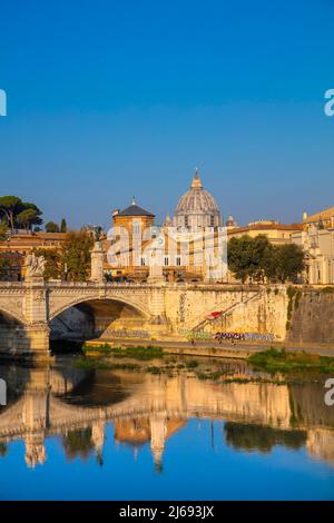 Rome, Vittorio Emanuele II bridge. Detail of one of the travertine ...