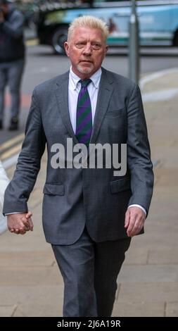 London, UK, 29th April 2022. Dylan Springer (left) performs solo moves ...