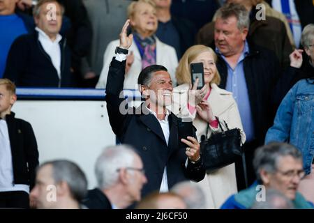 Benito Carbone waves to the Sheffield Wednesday fans Stock Photo - Alamy