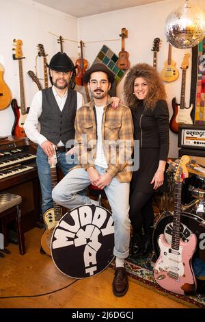 PRODUCTION - 29 December 2021, Bavaria, Schwabach: The band Muddy What ...