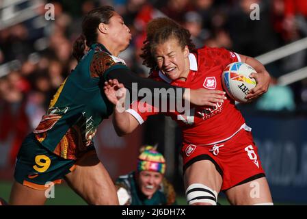 Canada's Renee Gonzalez tries avoid being tackled by Australia's Bienne ...