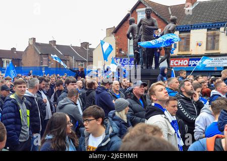 Everton fans gather ahead of the arrival of the team bus Stock Photo ...