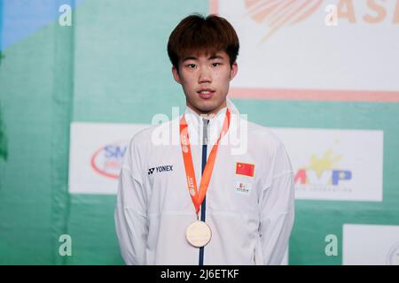 (220501) -- MANILA, May 1, 2022 (Xinhua) -- Lee Zii Jia of Malaysia ...