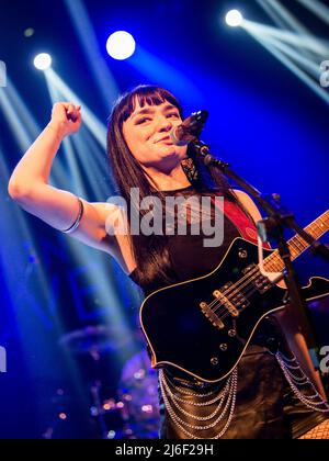Grace Bond on mandolin & vocals Stock Photo - Alamy