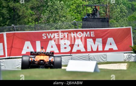 Drivers head into Turn 2 during an IndyCar auto race at Texas Motor ...