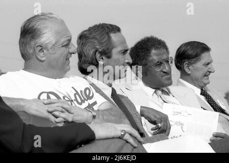 HOME TEAM, from left: Jackie Sandler, Rob Schneider, 2022. ph: Scott ...