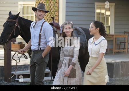 WHEN CALLS THE HEART, from left: Jaeda Lily Miller, Erin Krakow, The Heart of a Father , (Season ...