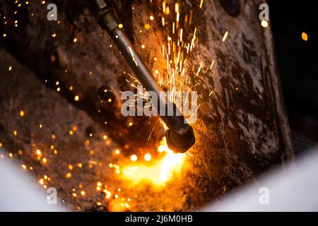 Operations actively working on dewatered Lock 15 riverbed Stock Photo ...