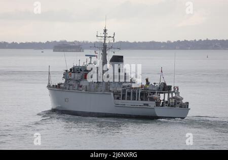 The Hunt class Mine Counter Measures Vessel HMS HURWORTH arriving at ...