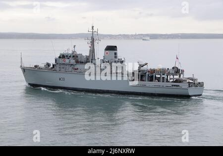 The Hunt class Mine Counter Measures Vessel HMS HURWORTH arriving at ...