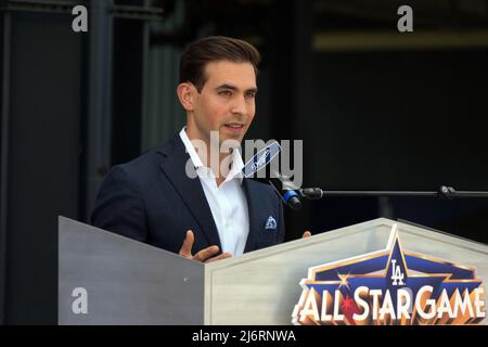 Joe Davis, Los Angeles Dodgers play-by-play broadcast announcer and ...